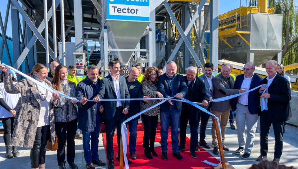Holcim presenta Tector e inaugura su nueva planta de morteros (1.500m2 ...