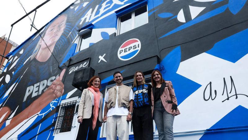 Alexia Putellas, nueva embajadora de Pepsi, inaugura su mural de arte ...