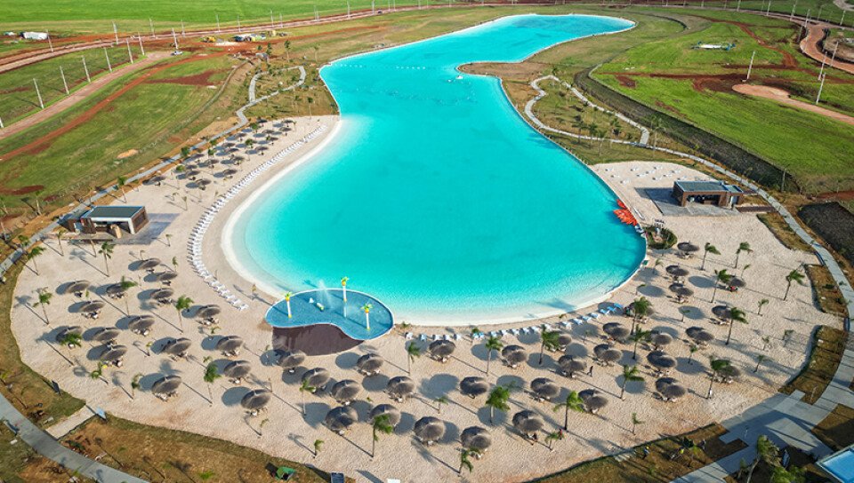 Raíces Real Estate presenta el Área Comercial de Costa del Lago, un ...