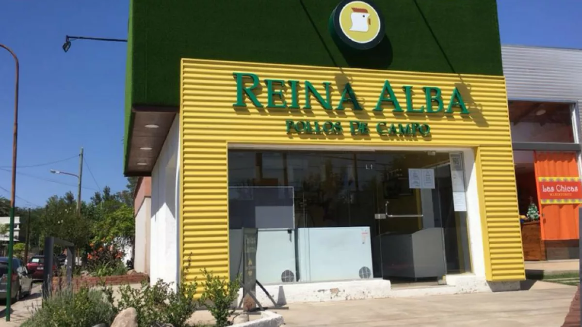 Felicitan a Reina Alba (pollos de campo y algo más)